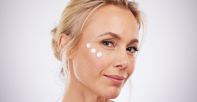 The ultimate 45+ skincare routine - WECOLOUR